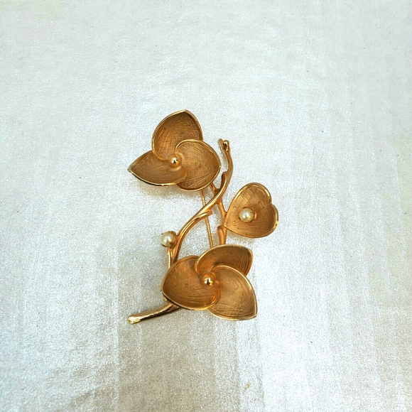 giovanni | Accessories | Vintage Giovanni Flower Brooch | Poshmark